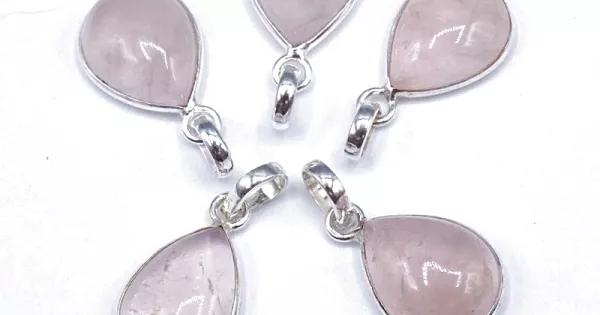 Pandantiv cuart roz lacrima - Universul Cristalelor