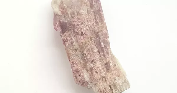 Turmalina roz in cuart - Universul Cristalelor