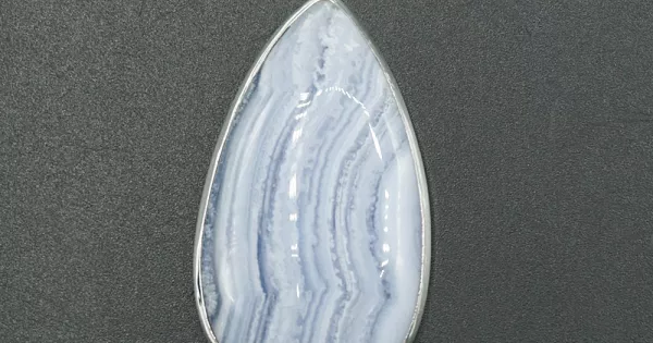 Pandantiv agat albastru dantela - Universul Cristalelor