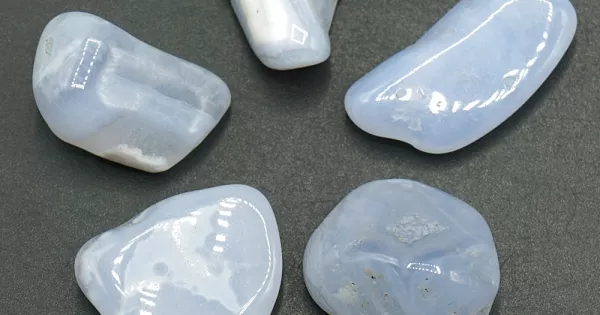 Calcedonie piatra rulata - Universul Cristalelor