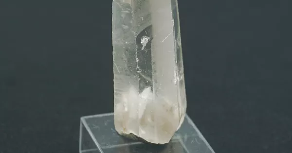 Cuart fantoma - Universul Cristalelor