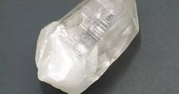 Varf lemurian cristal de stanca - Universul Cristalelor