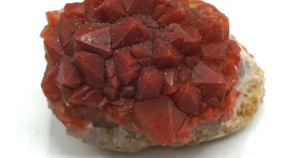 Cuart rosu - Universul Cristalelor