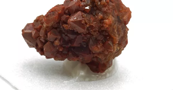 Cuart rosu - Universul Cristalelor