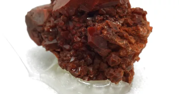 Cuart rosu - Universul Cristalelor