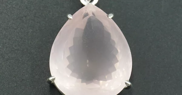 Pandantiv cuart roz - Universul Cristalelor