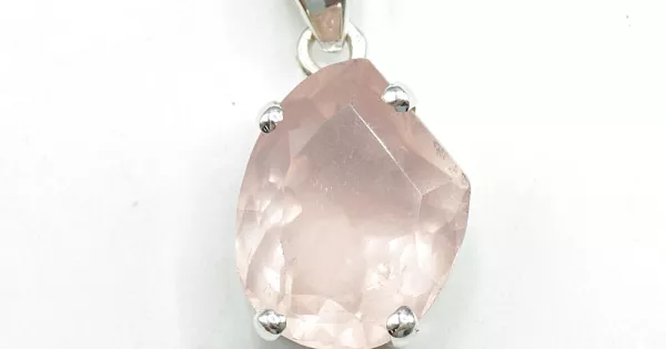 Pandantiv cuart roz - Universul Cristalelor
