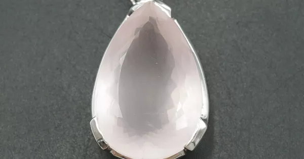 Pandantiv cuart roz - Universul Cristalelor