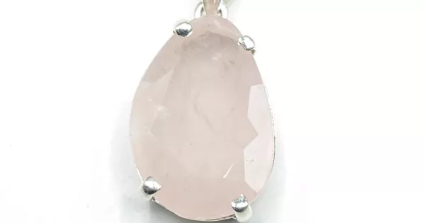 Pandantiv cuart roz - Universul Cristalelor