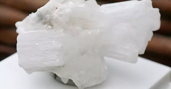 Natrolit m24 - Universul Cristalelor