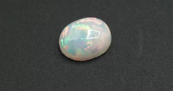 Opal de foc - Universul Cristalelor