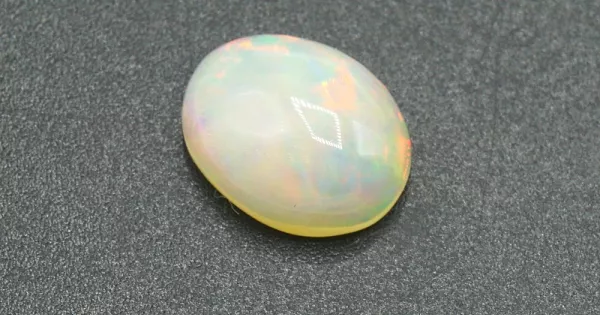 Opal de foc - Universul Cristalelor