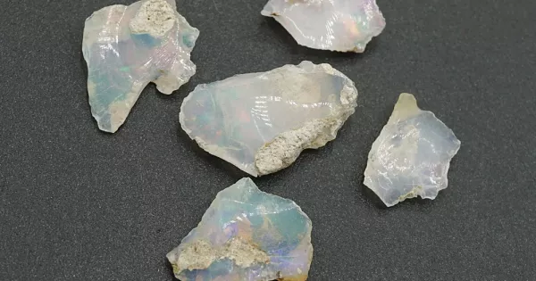 Opal de foc - Universul Cristalelor