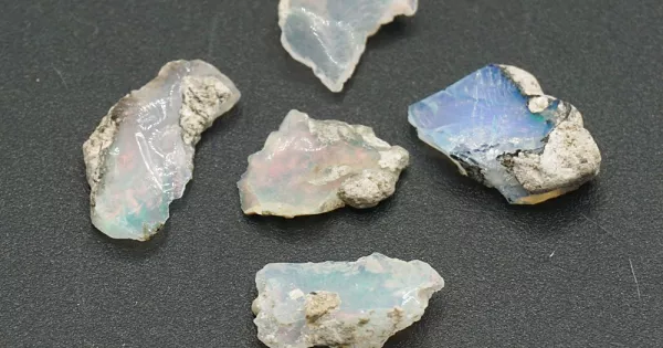 Opal de foc - Universul Cristalelor