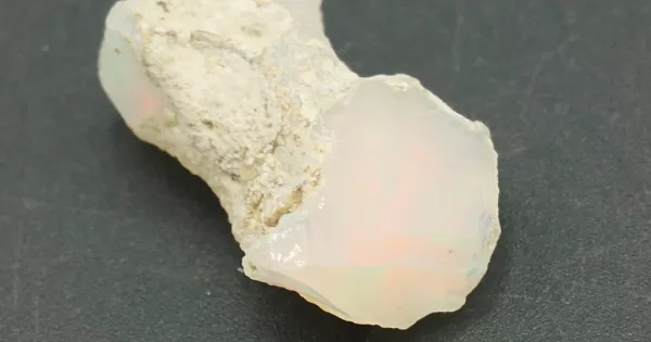 Opal de foc - Universul Cristalelor