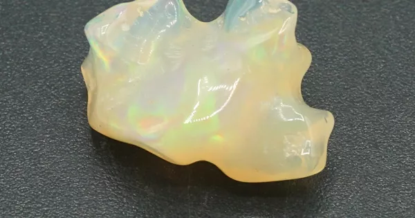 Opal de foc - Universul Cristalelor