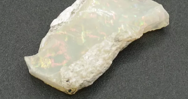 Opal de foc - Universul Cristalelor