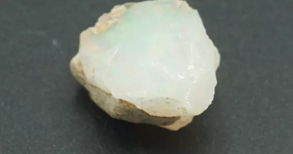 Opal de foc - Universul Cristalelor