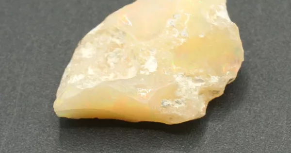 Opal de foc - Universul Cristalelor