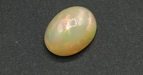 Opal de foc - Universul Cristalelor