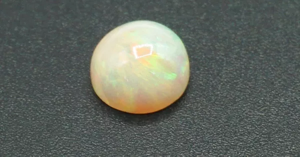 Opal de foc - Universul Cristalelor