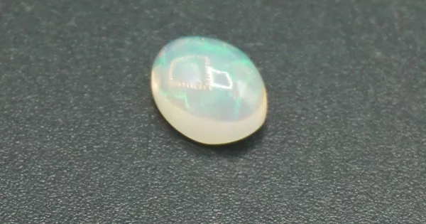 Opal de foc - Universul Cristalelor