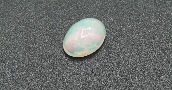 Opal de foc - Universul Cristalelor