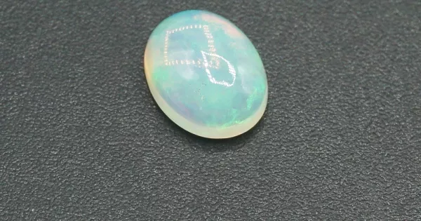 Opal de foc - Universul Cristalelor