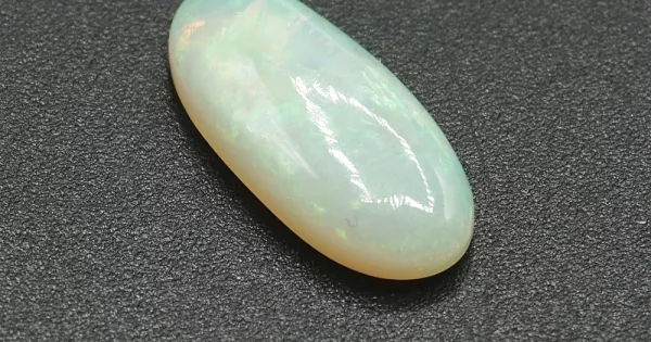 Opal de foc - Universul Cristalelor