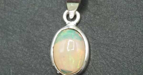 Pandantiv opal de foc unicat m04 - Universul Cristalelor