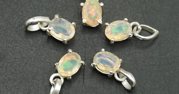 Pandantiv opal de foc - Universul Cristalelor