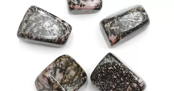 Rodonit piatra rulata - Universul Cristalelor