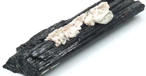 Turmalina neagra - Universul Cristalelor