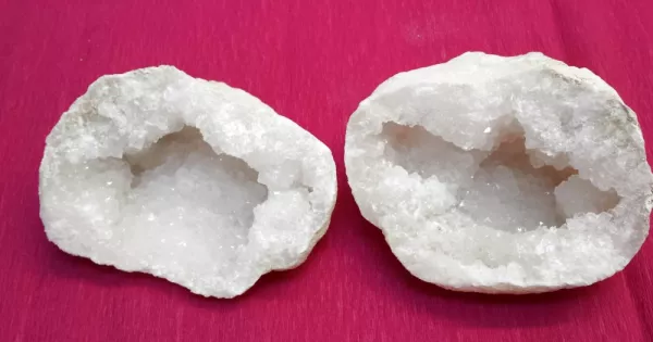 Geode Cuart - Protecție și Creștere - Universul Cristalelor